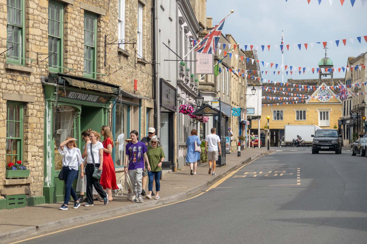 A Guide to Walking the Fosse Way - A Cotswolds Route | Active England