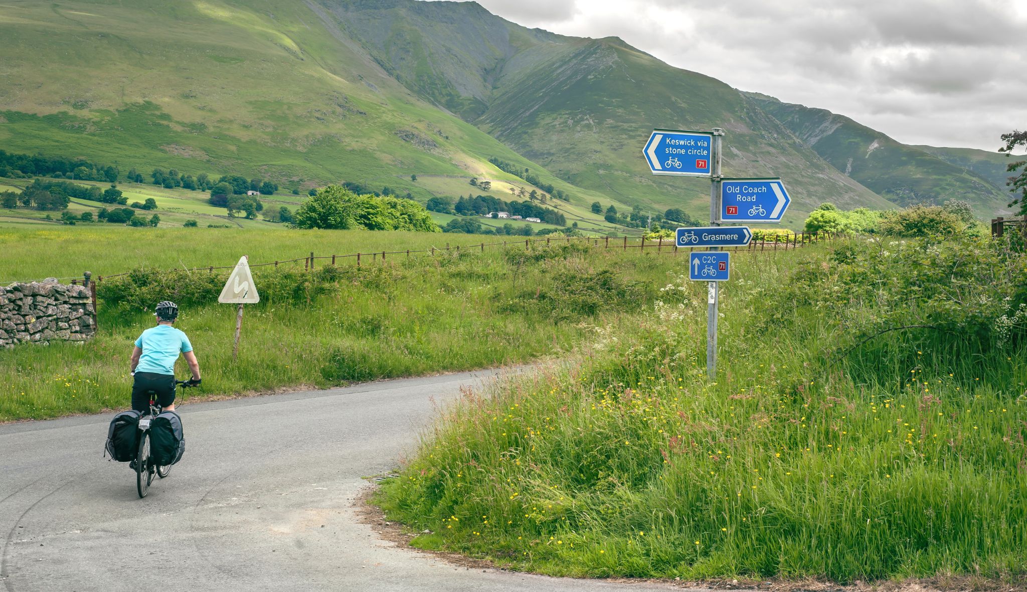 Cycling in England. A Guide to the Best Roads & Routes - Active England
